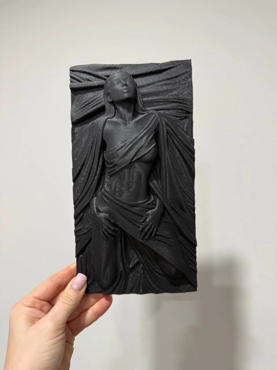 Relief girl Sculpture panel - Free 3D Print Model - MakerWorld