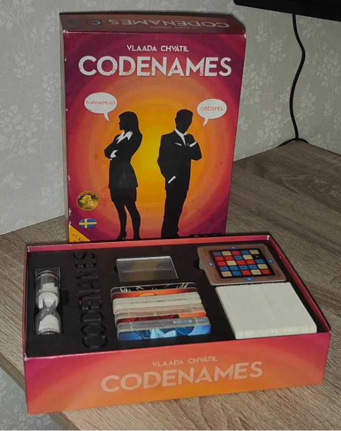 Codenames Insert by MarreBingBong - MakerWorld
