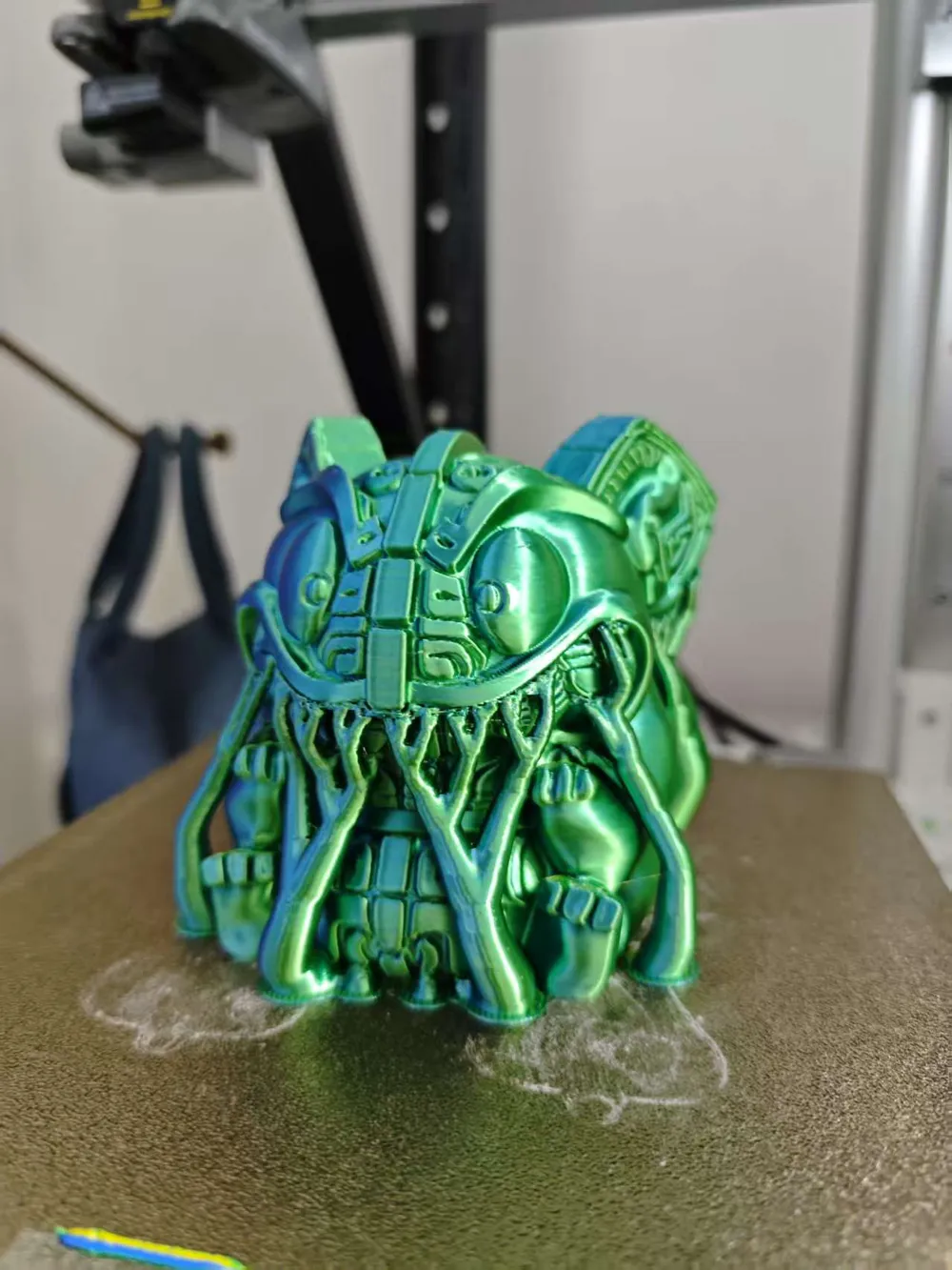 Bronze Beast Swallowing Gold Beast by 早点睡 MakerWorld: Download Free 3D ...