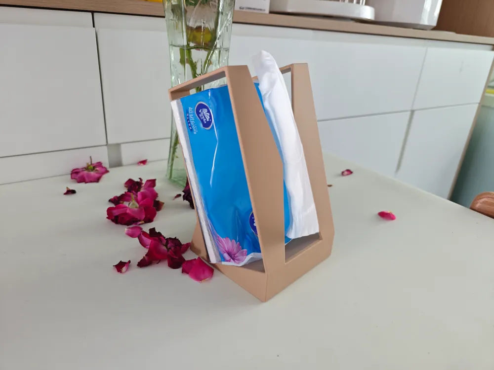 Standing tissue box by L² - MakerWorld