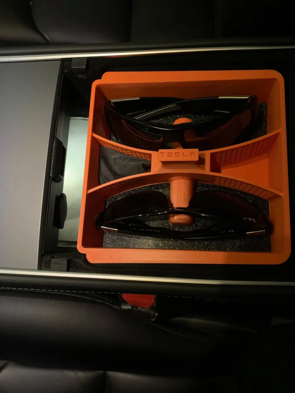 Tesla Model Y organizer tray (sunglass holder) by MZ - MakerWorld