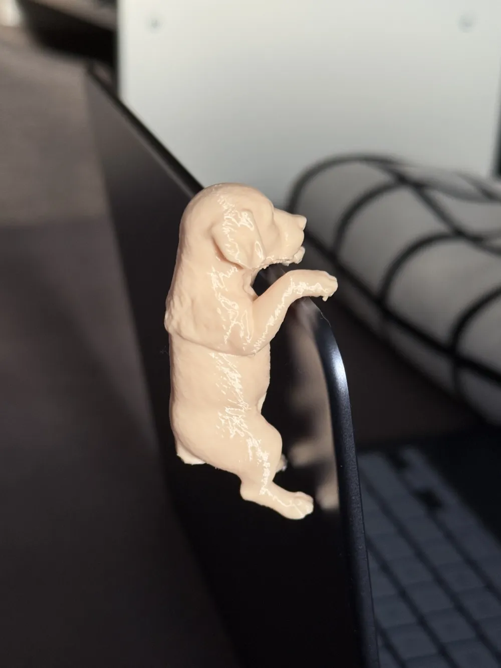 Hanging Labrador - Monitor/Laptop/TV Buddy - Free 3D Print Model ...