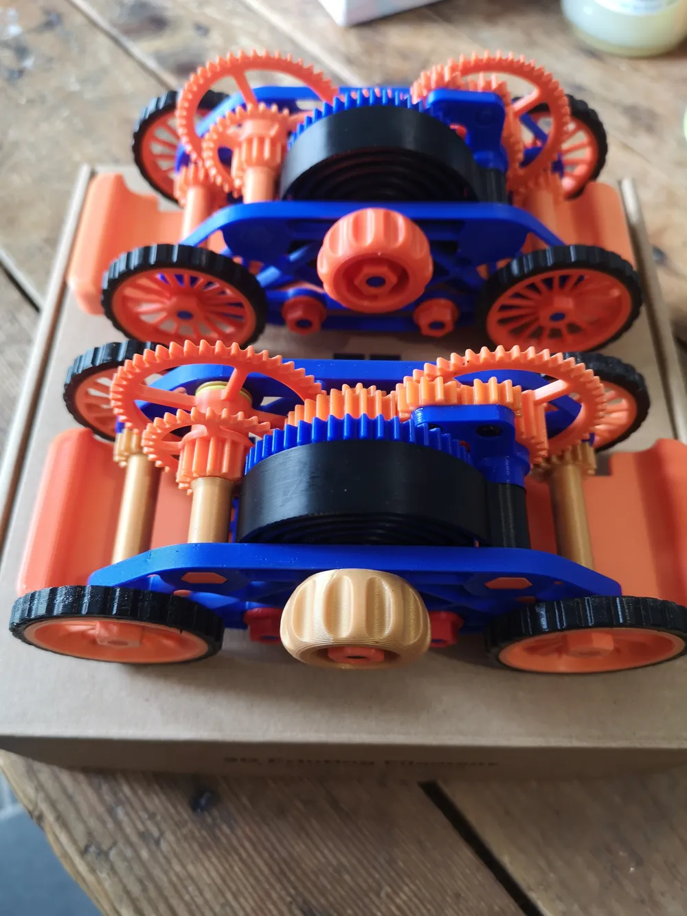 Wind-up car with reverser - Spring car - Free 3D Print Model - MakerWorld