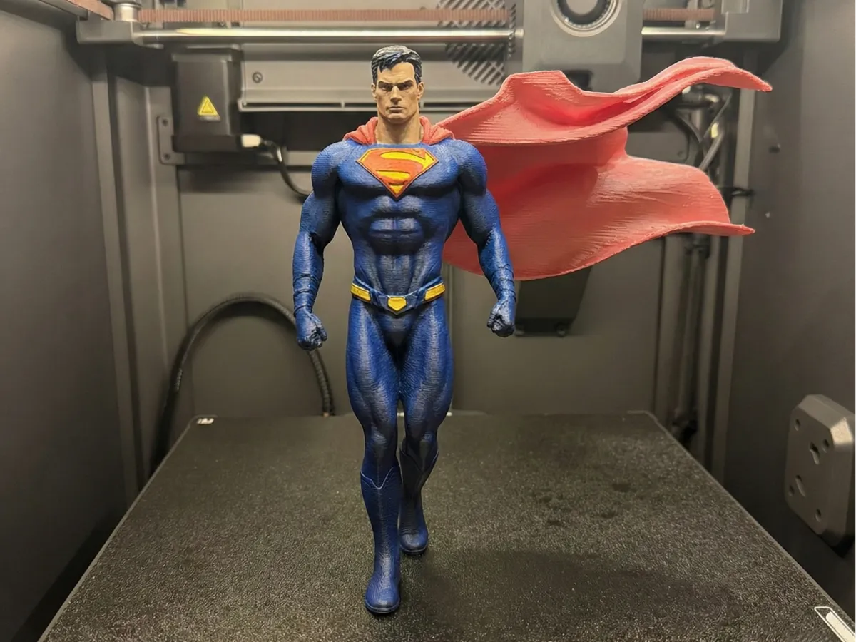 Superman Voando - Modelo gratuito para impressão 3D - MakerWorld
