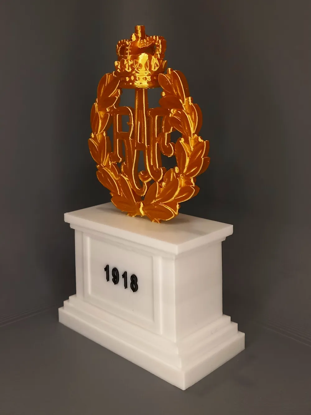 RAF Memorial Plinth – 1918 Cap Badge Tribute - Free 3D Print Model ...