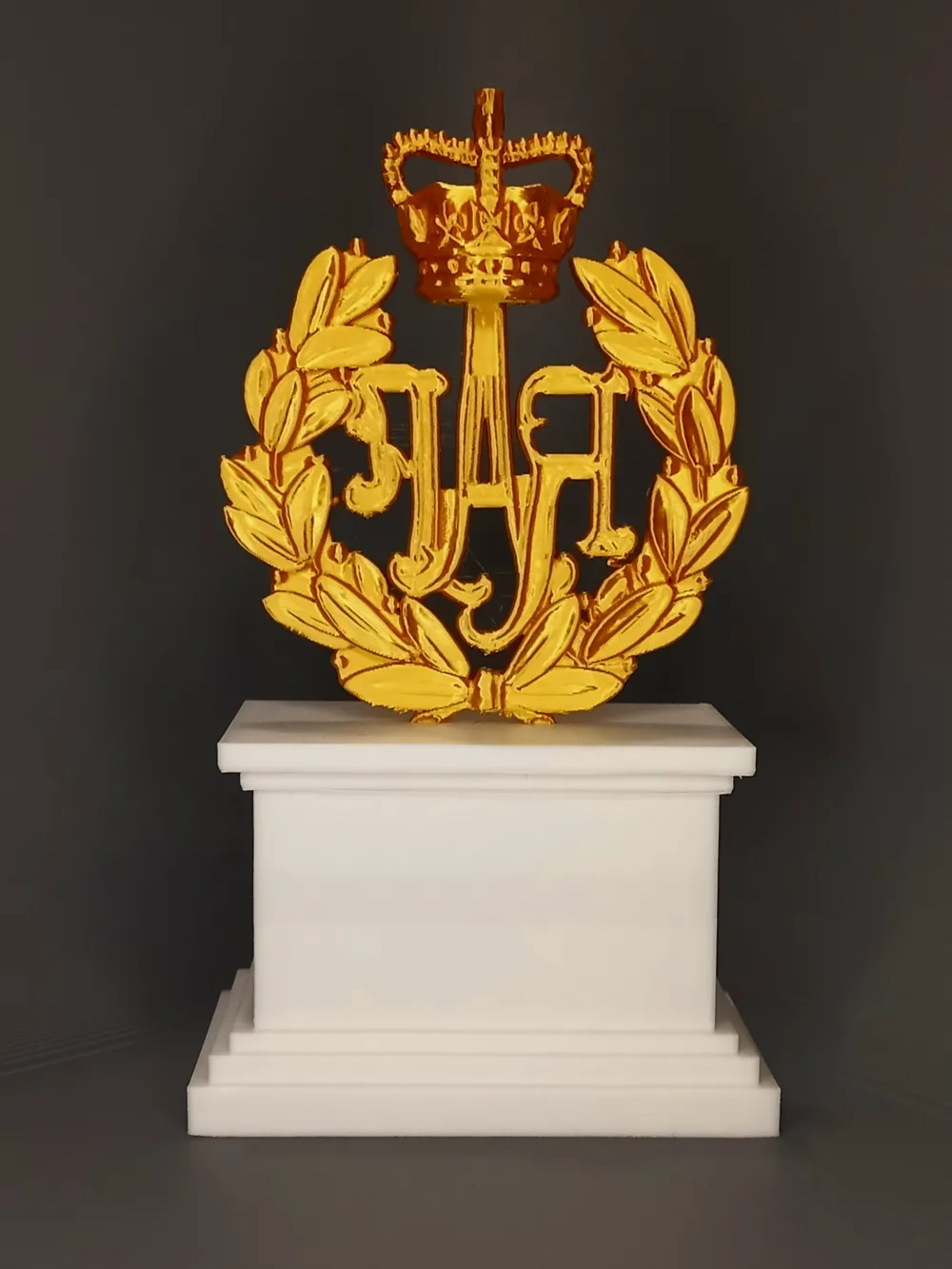 RAF Memorial Plinth – 1918 Cap Badge Tribute - Free 3D Print Model ...