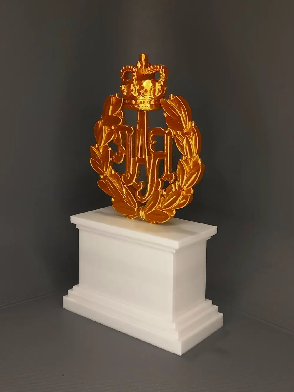 RAF Memorial Plinth – 1918 Cap Badge Tribute - Free 3D Print Model ...