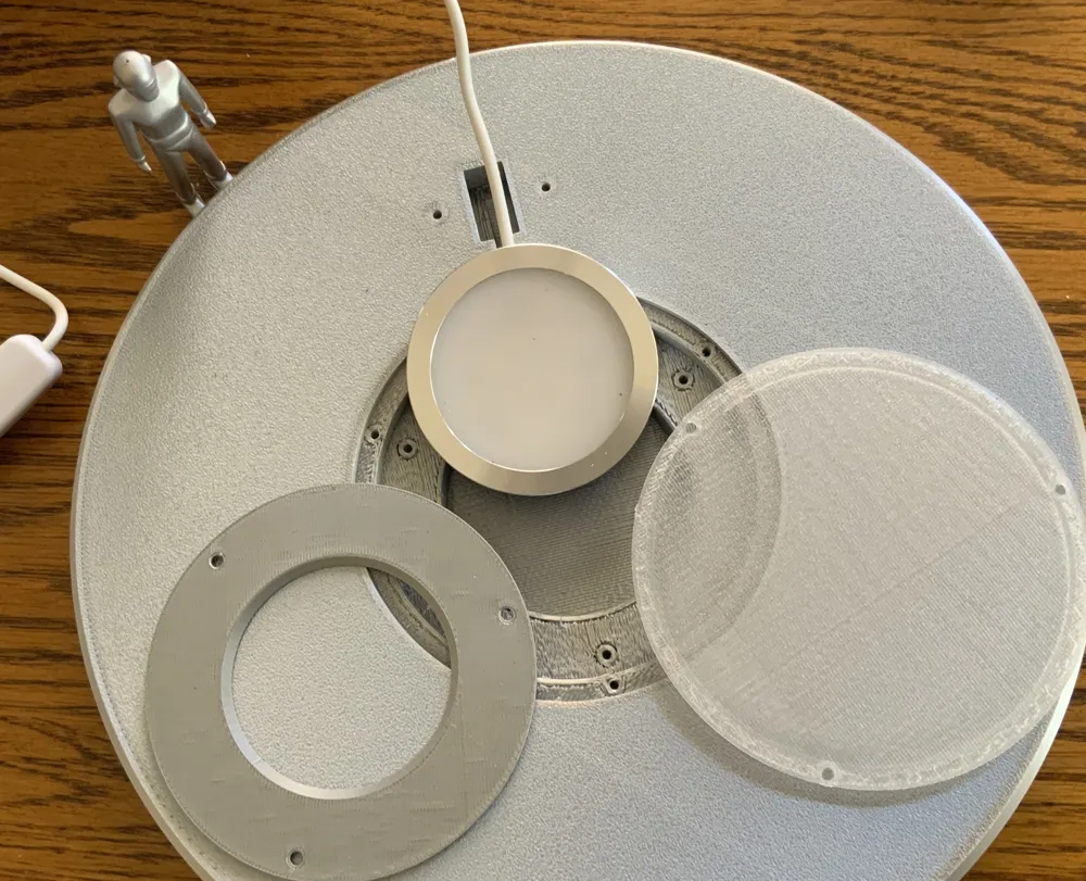 Spaceship Desk Lamp for Bambu MH001 LED Light Kit by MZip MakerWorld ...