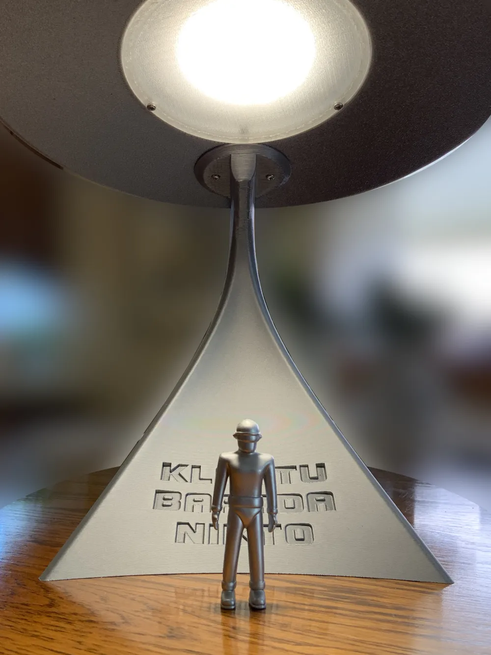 Spaceship Desk Lamp for Bambu MH001 LED Light Kit by MZip MakerWorld ...