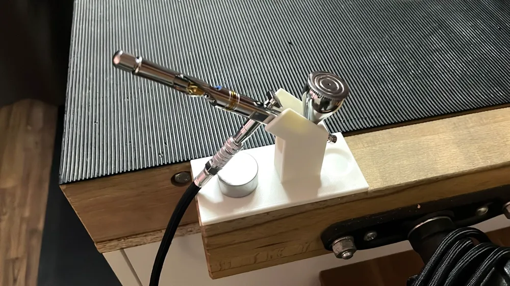 Airbrush Stand with 19mm Bench Hook Fixation Remixed by Ben Maurice ...