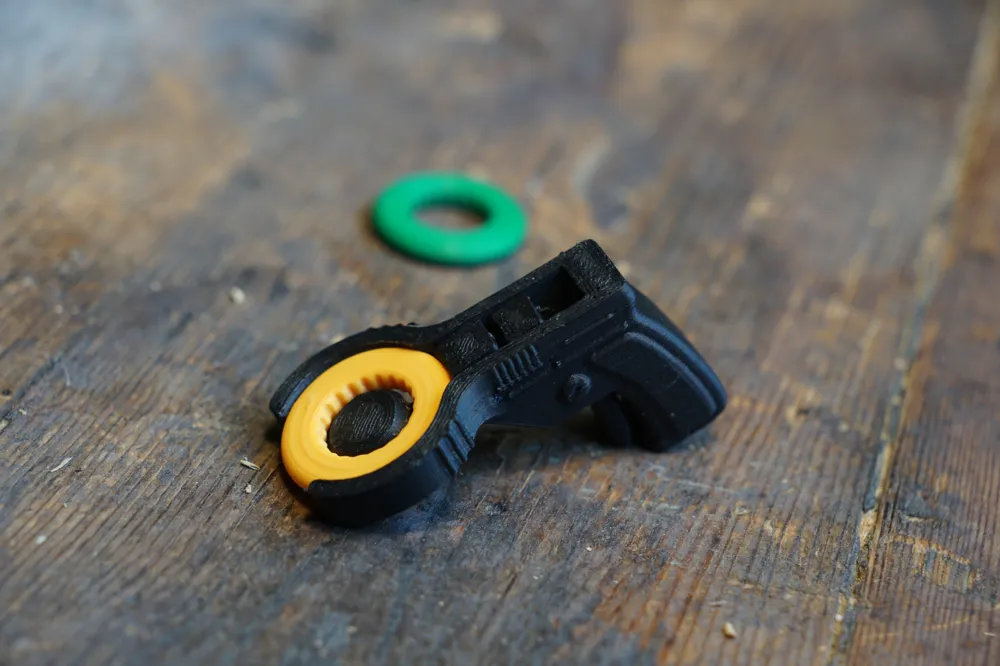Micro disc gun (Easy, quick, print-in-place) - Free 3D Print Model ...