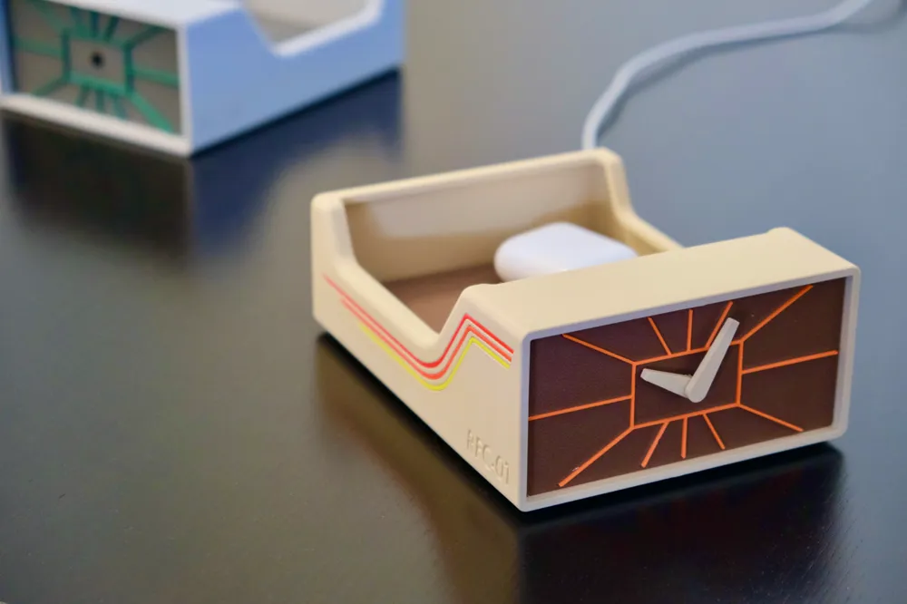 RFC-01 - Retro futuristic clock with MagSafe puck by Whiplash! - MakerWorld