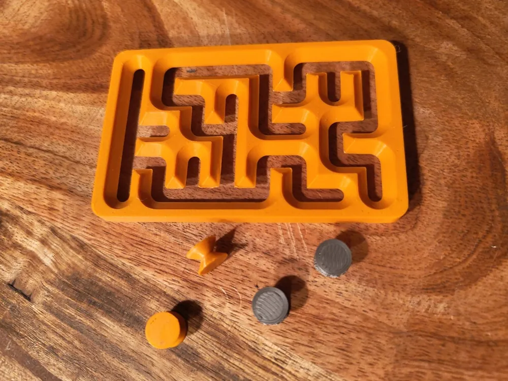 Fidget Maze Wallet Card by tomtom5893 - MakerWorld