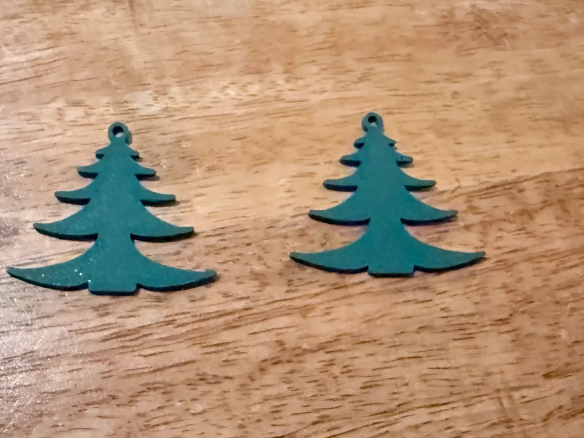 Christmas tree earrings by Robert MakerWorld: Download Free 3D Models