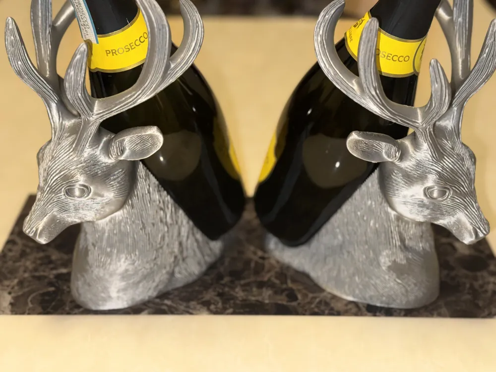 Suporte para Garrafa de Champanhe / Vinho Cervo - Modelo gratuito para ...