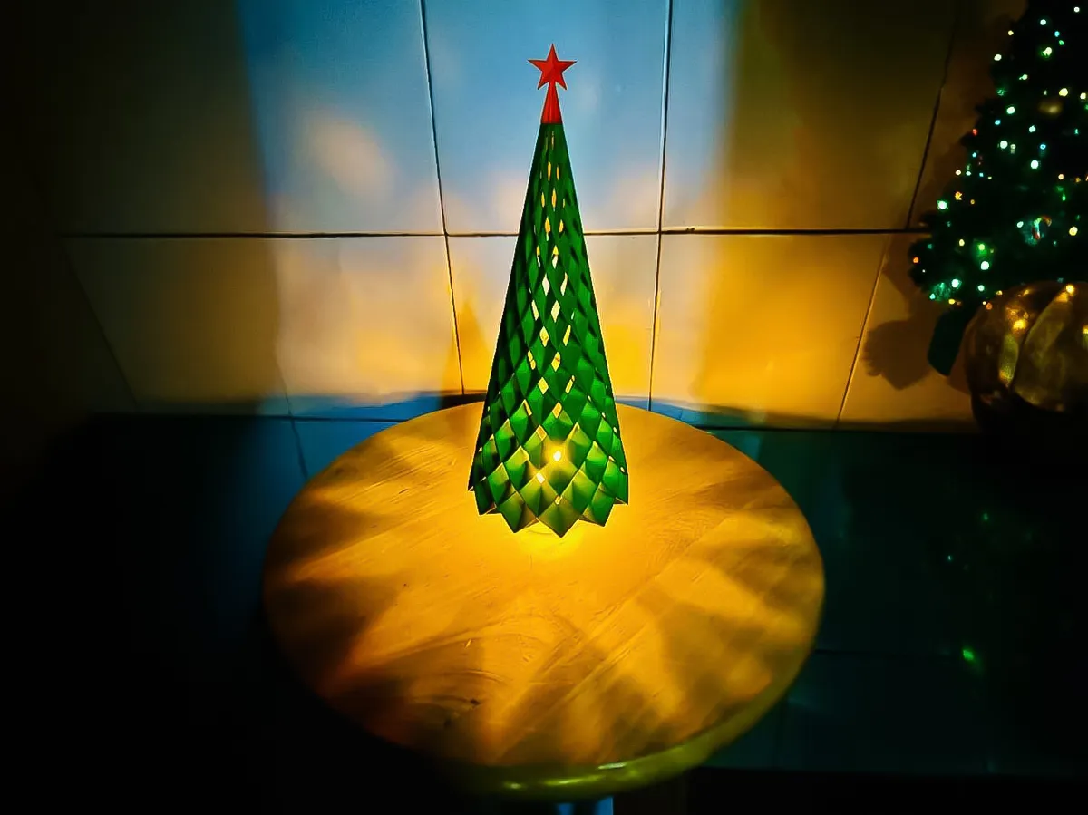 Christmas Tree Night Light - Free 3D Print Model - MakerWorld