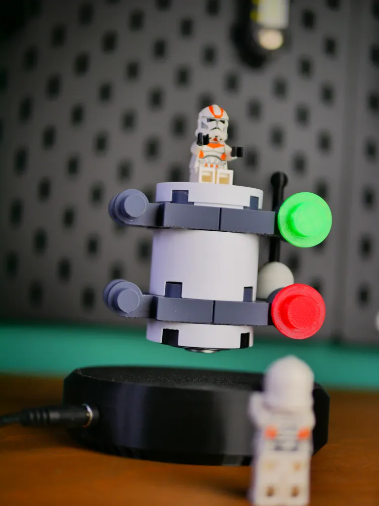 Minikit Flotante de Star Wars por Panic & Confusion MakerWorld: Descarga Modelos 3D Gratuitos