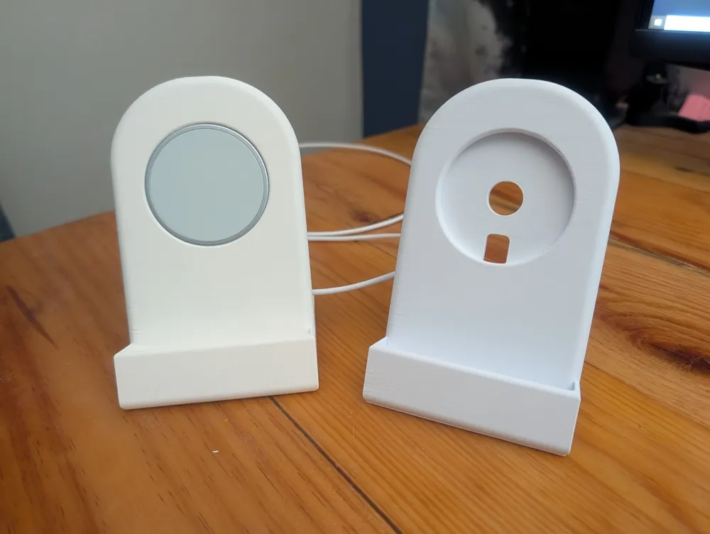 Pixel 10 Pro XL Charging Stand - Free 3D Print Model - MakerWorld