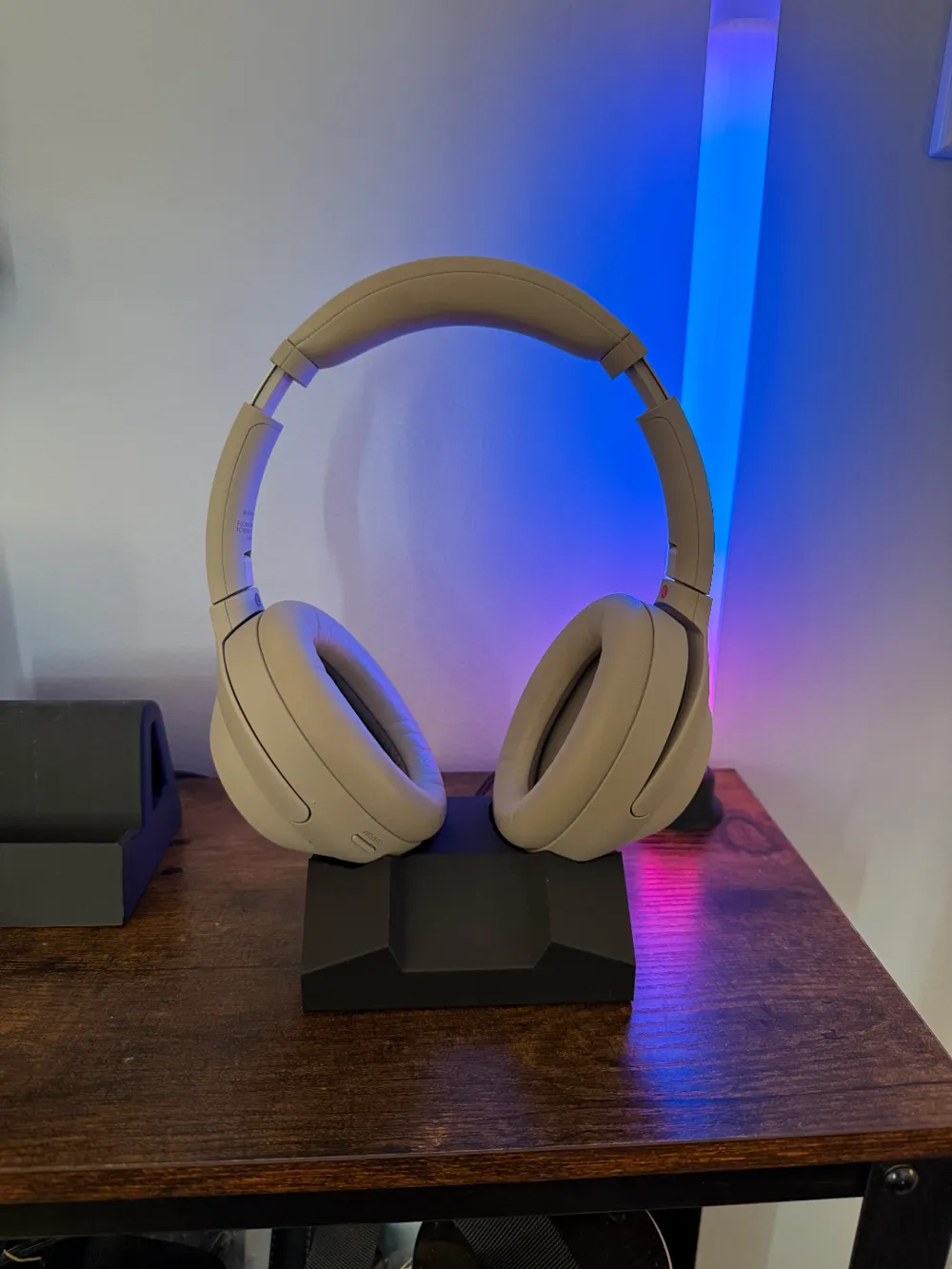 Sony XM3 and XM4 Charging Stand (WH-1000) Remixed by jbelinsky ...