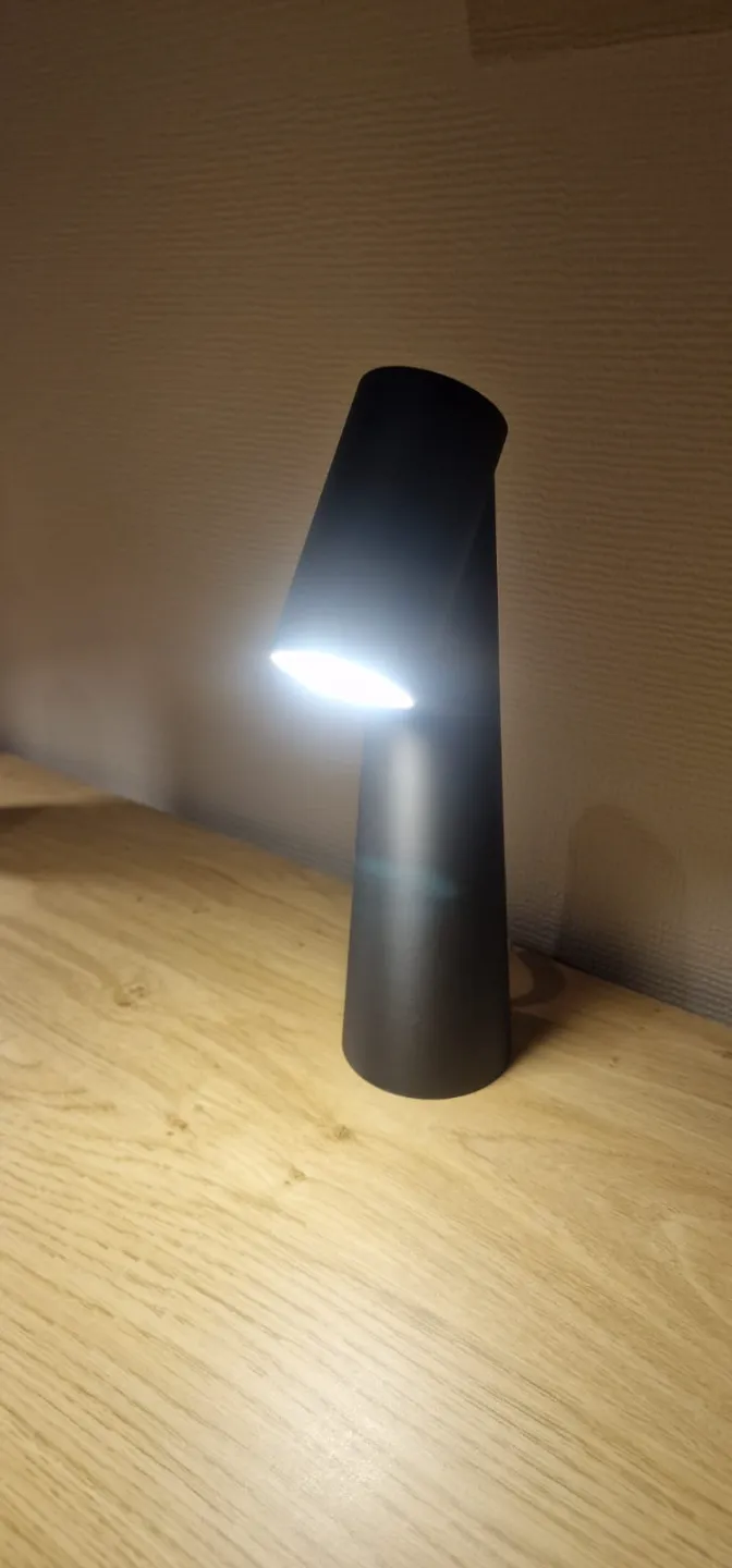 Modern Minimalist LED Desk Lamp by Bleyweert - MakerWorld