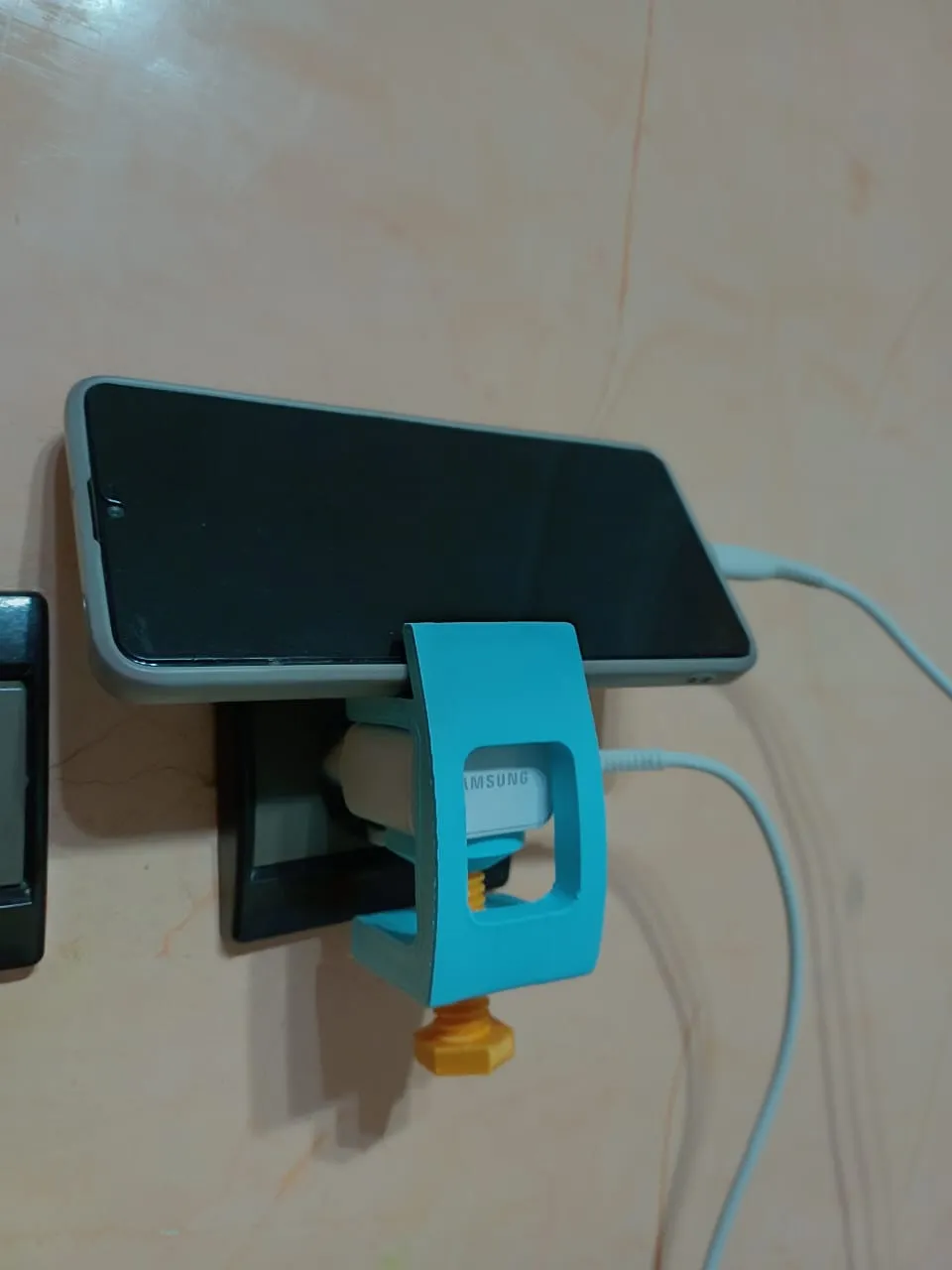 Phone stand - Free 3D Print Model - MakerWorld