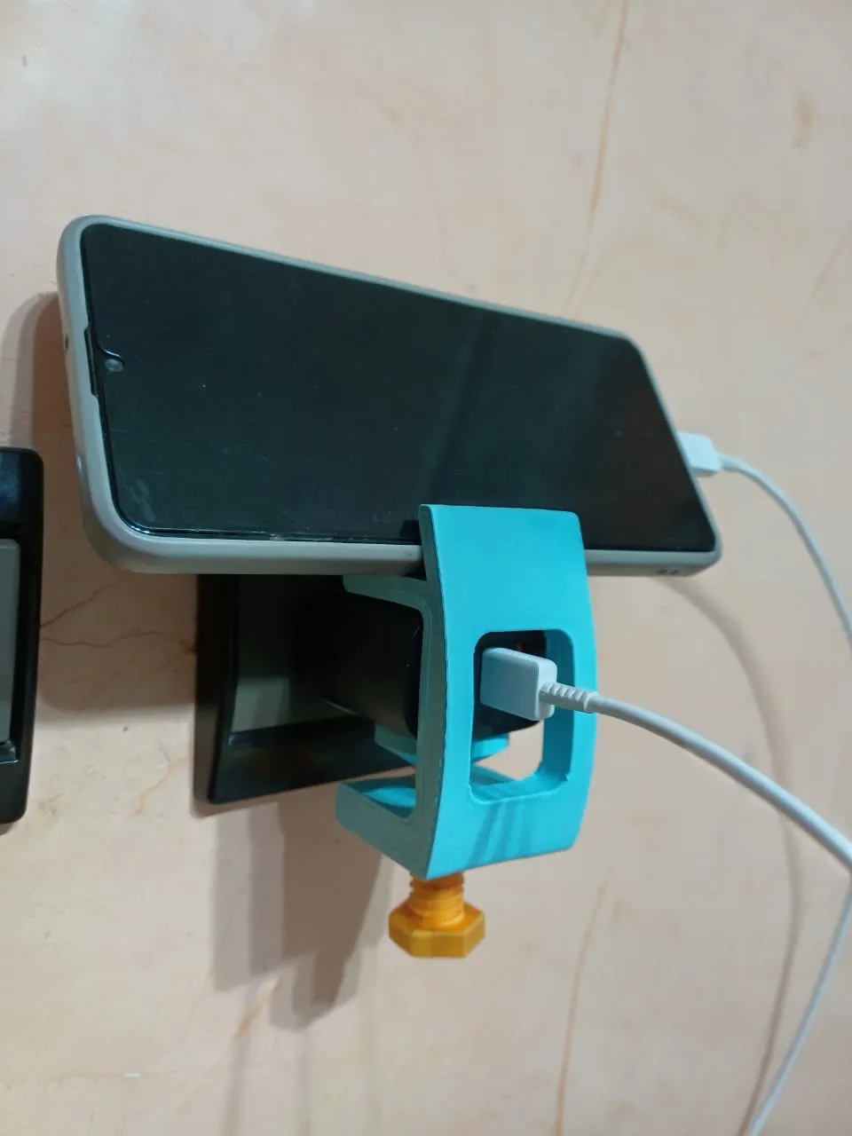 Phone stand - Free 3D Print Model - MakerWorld