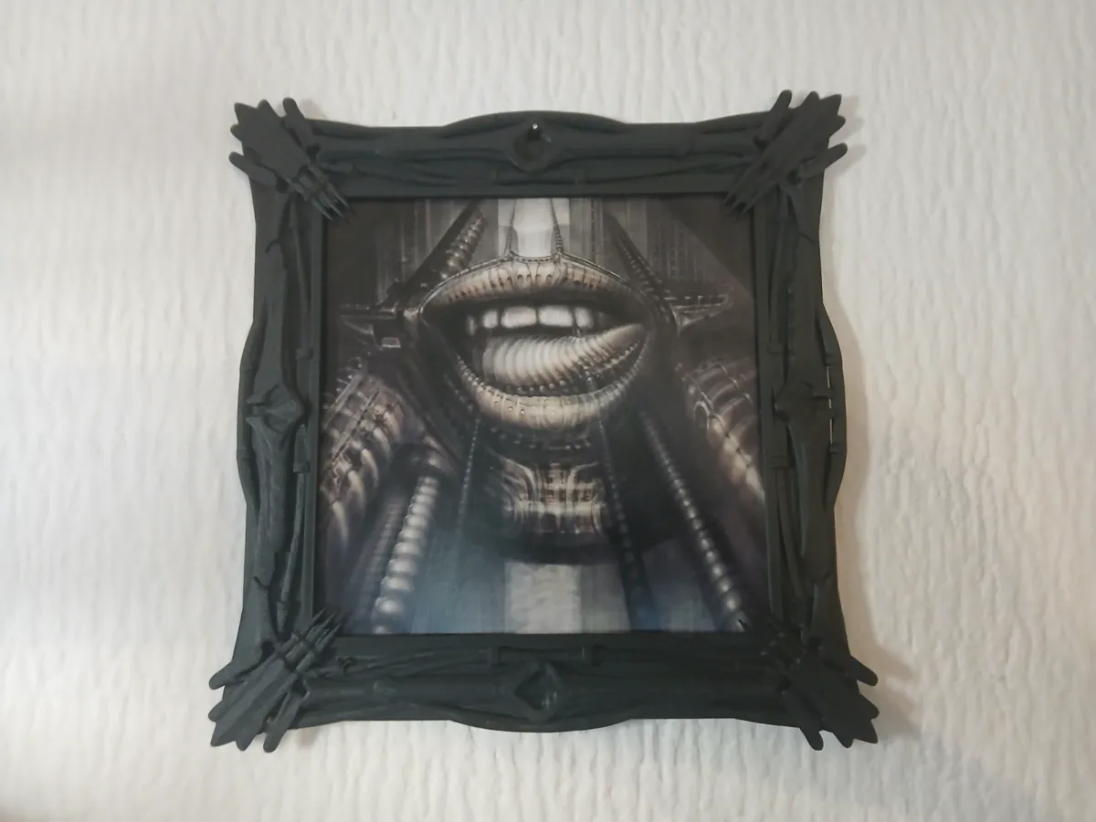 Frame HR Giger - Free 3D Print Model - MakerWorld