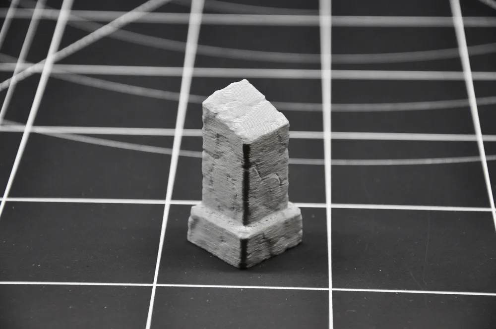 3Dプリント 壊れた小さな石柱 - DNDミニチュア地形 - 無料3Dモデル -MakerWorld