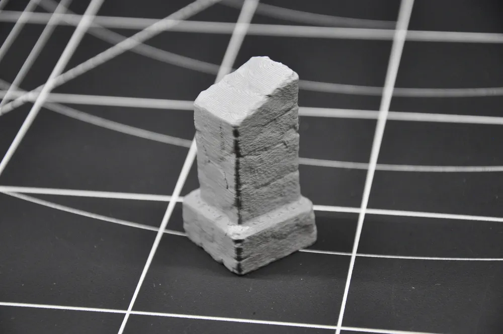 3Dプリント 壊れた小さな石柱 - DNDミニチュア地形 - 無料3Dモデル -MakerWorld