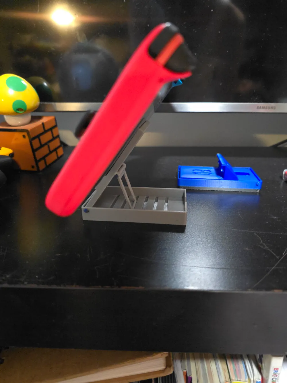 foldable nintendo switch holder Remixed by EVERYTHINGPLUSULTRA - MakerWorld