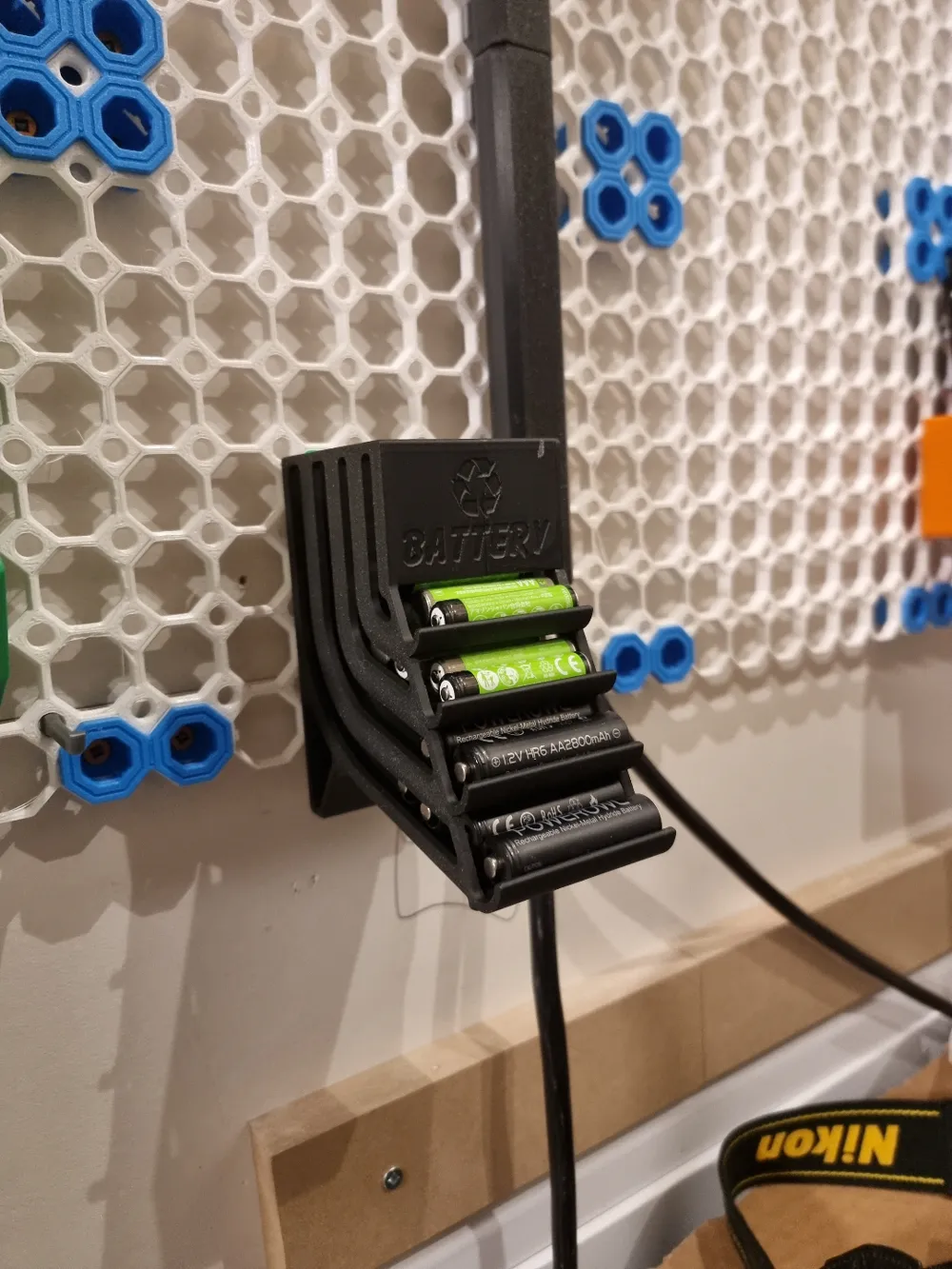 Multiboard Battery Dispencer Holder Remixed by innovUX MakerWorld ...