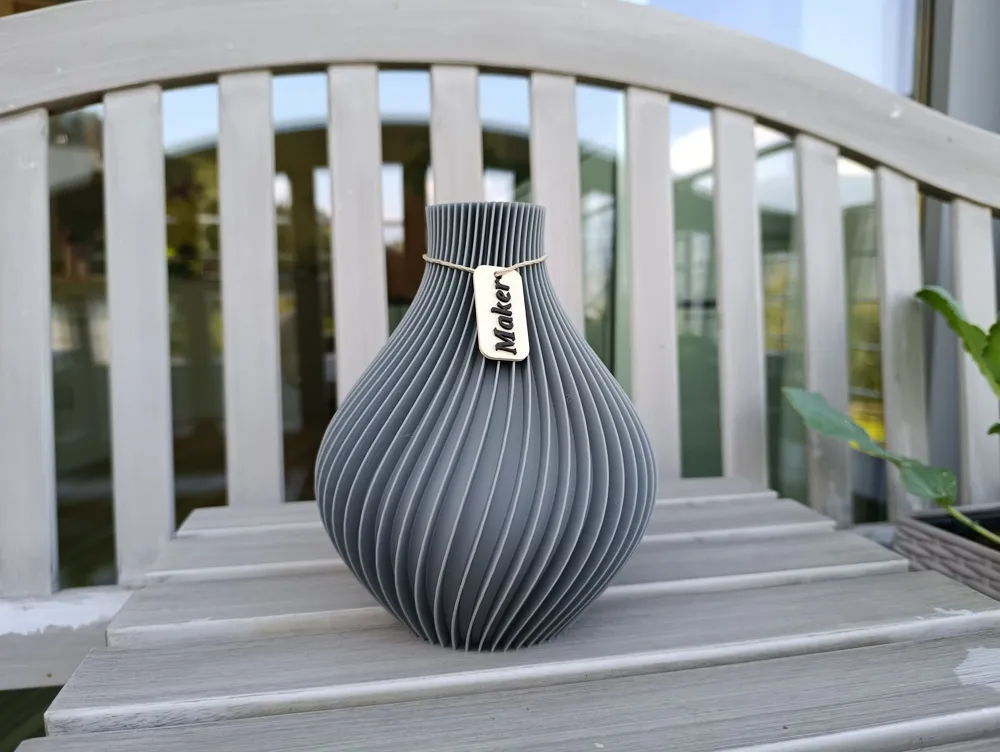 Vase by Paul MakerWorld: Download Free 3D Models