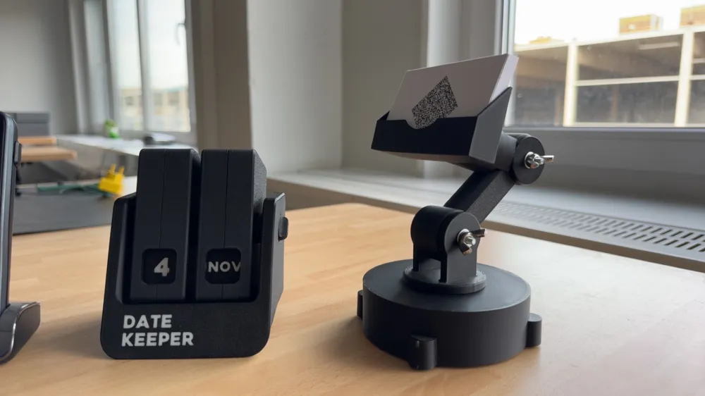 名刺ホルダー ロボット 作成者： Daniel MakerWorld：無料3Dモデルをダウンロード