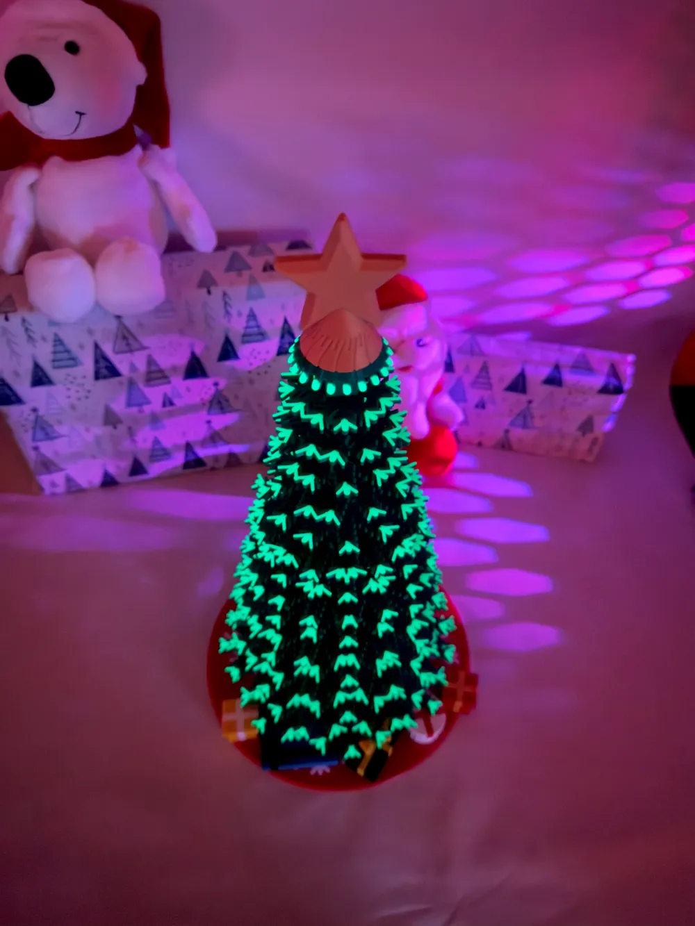 Christmas tree by Smogeee MakerWorld: Download Free 3D Models