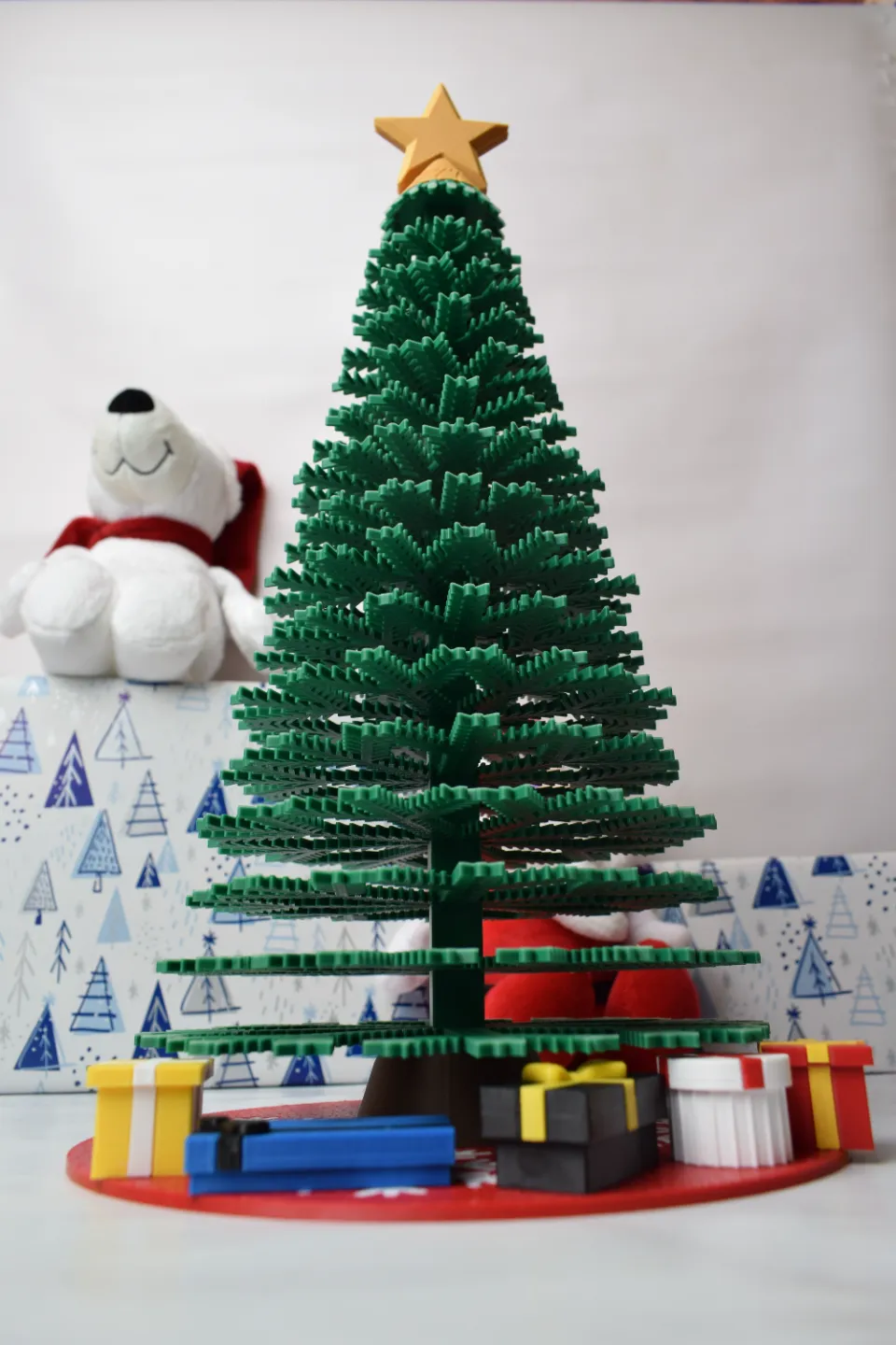 Christmas tree by Smogeee MakerWorld: Download Free 3D Models