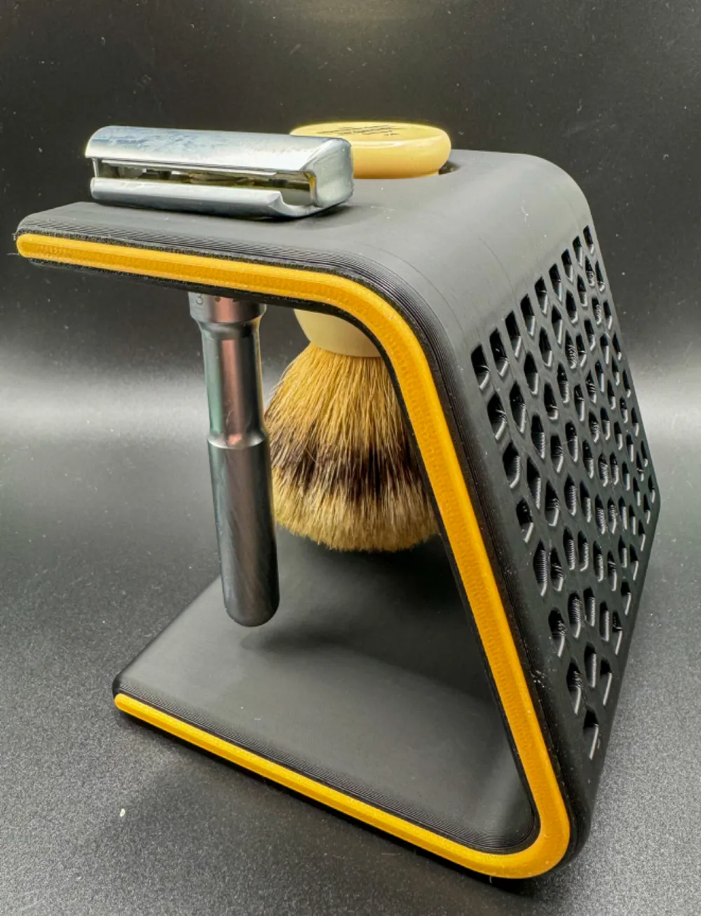 Razor-Brush Rack Deluxe v2 by 3dprint.pjw - MakerWorld