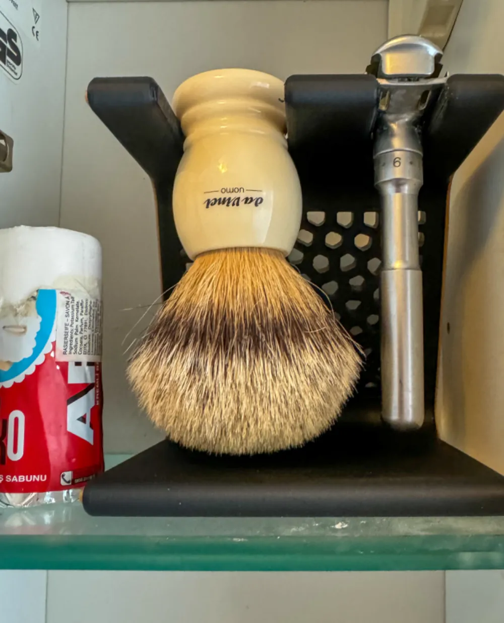 Razor-Brush Rack Deluxe v2 by 3dprint.pjw - MakerWorld
