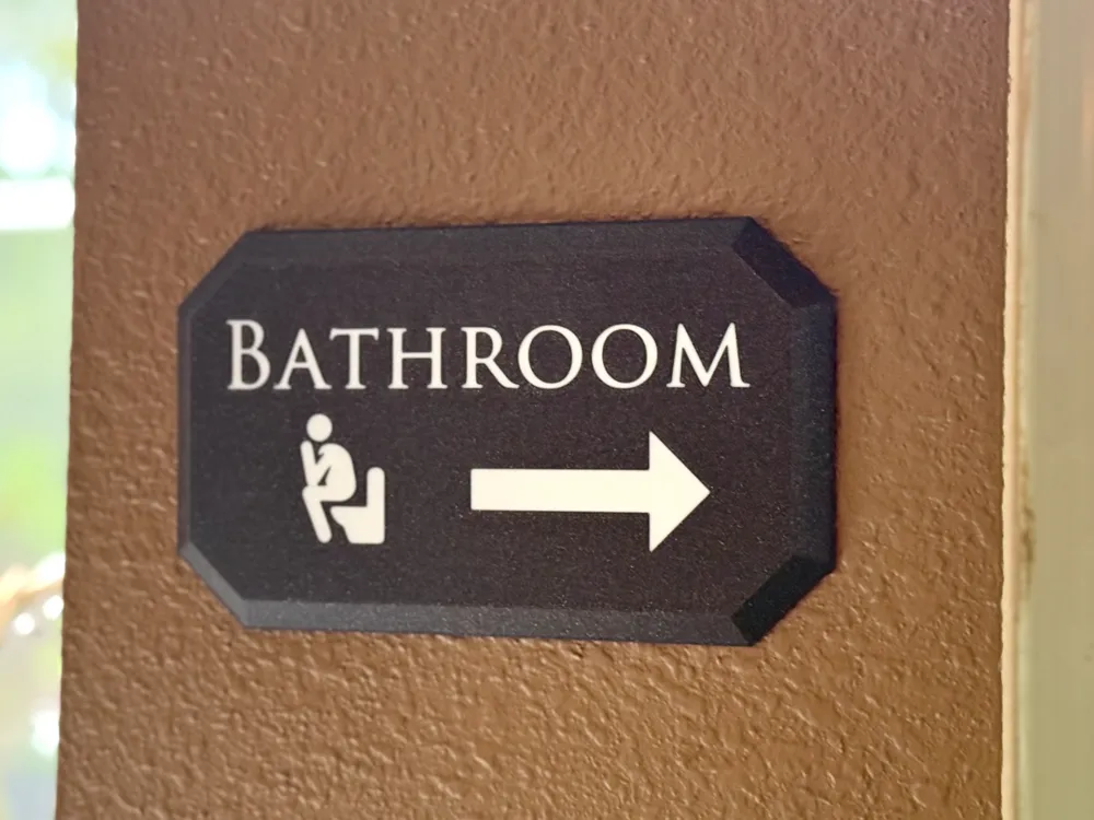 Bathroom Sign with Arrow - Free 3D Print Model - MakerWorld
