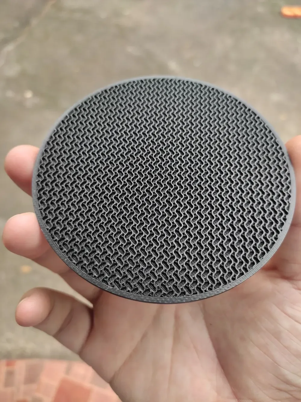 Gyroid infill coaster by Fathomkat - MakerWorld