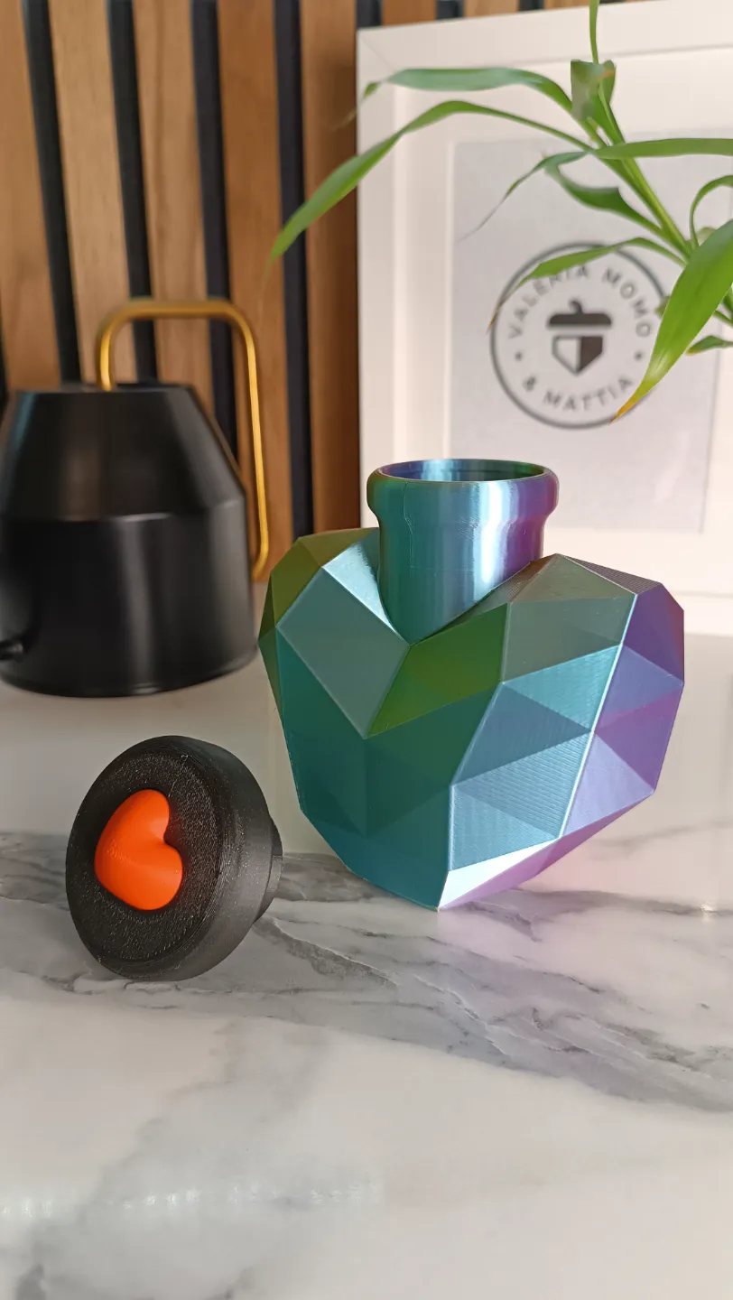Love Potion Low Poly + Heart Lid, No Support by Valeria Momo & Mattia ...