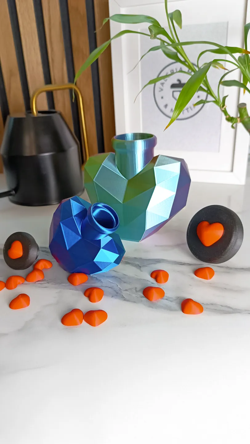 Love Potion Low Poly + Heart Lid, No Support by Valeria Momo & Mattia ...