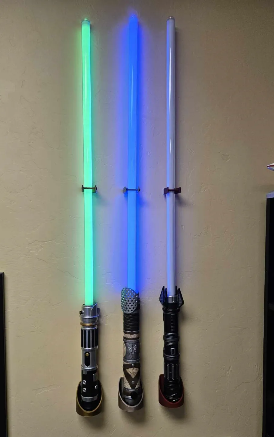 Lightsaber Wall Mount by Monchy_Bois - MakerWorld