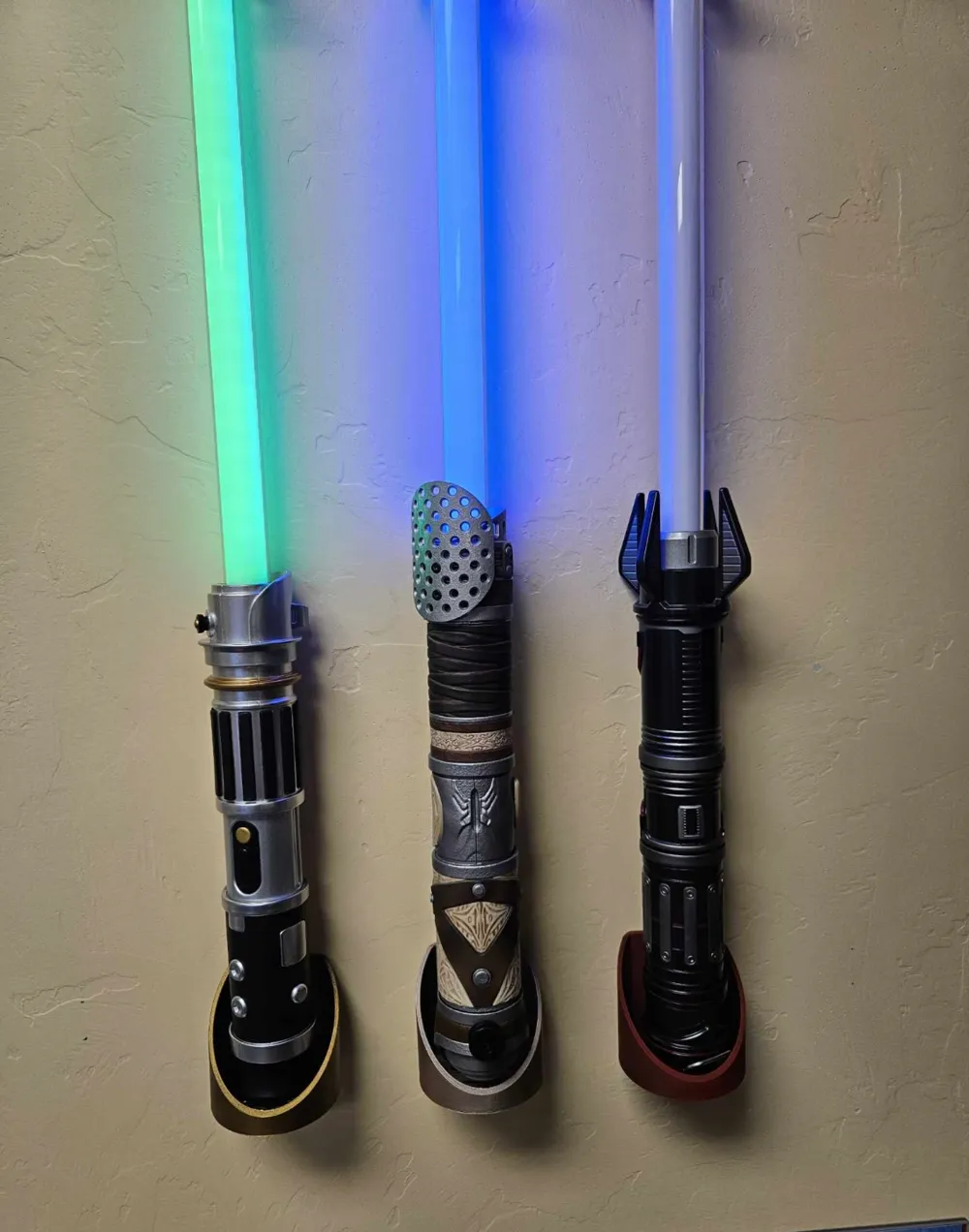 Lightsaber Wall Mount by Monchy_Bois - MakerWorld
