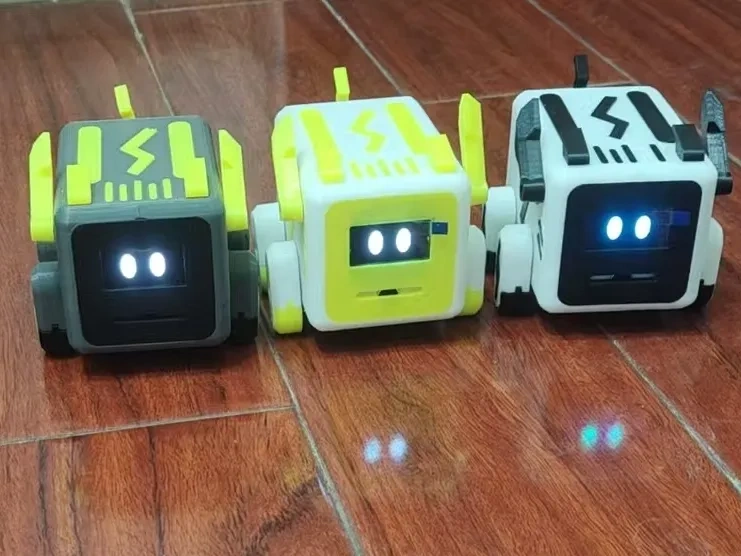 Smart Desktop Pet by 竹熊莫莫 - MakerWorld