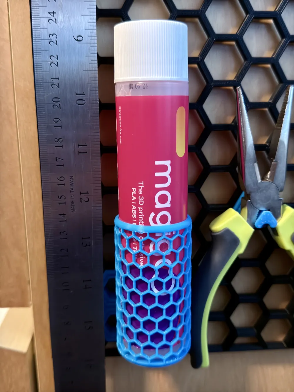 HSW Magigoo Holder Remixed by kyleolsondesign - MakerWorld