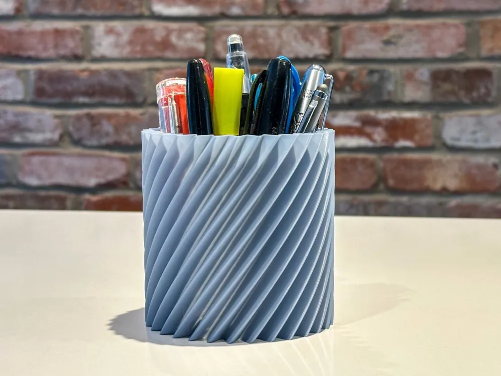 Wavy Pen Holder by Buzzzz - MakerWorld