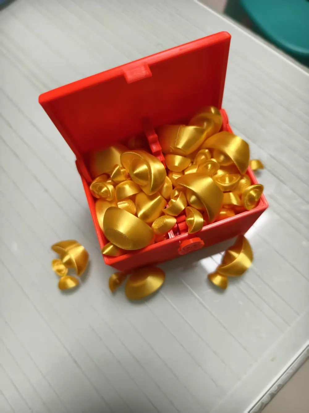 Pirate King's Treasure Chest - Free 3D Print Model - MakerWorld