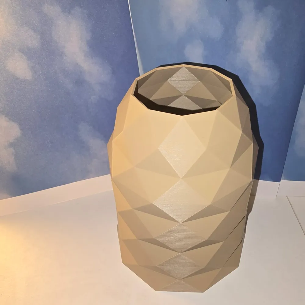 Standsichere Vase – Kostenloses 3D-Druckmodell – MakerWorld