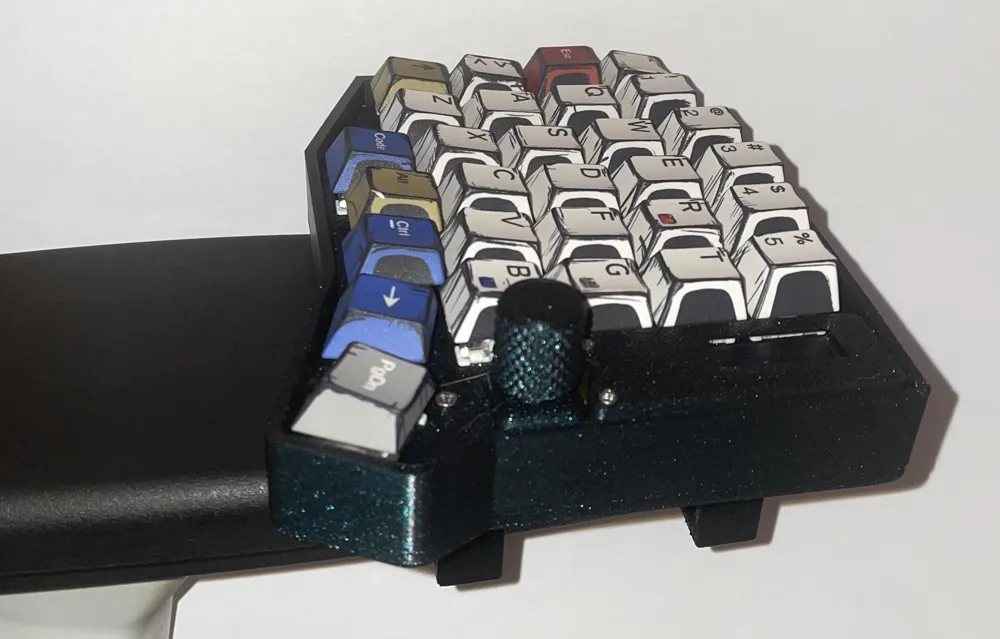 Magnetic Split Keyboard Wrist Bridge - Free 3D Print Model - MakerWorld