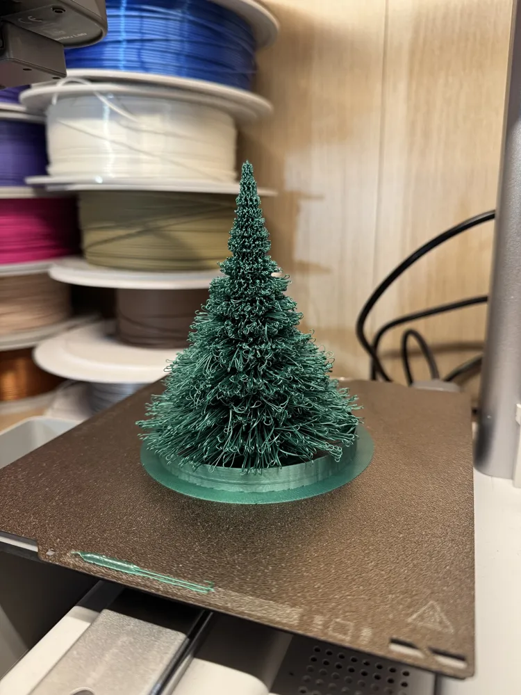 Sapin de Noël réaliste - Modèle d'Impression 3D Gratuit - MakerWorld